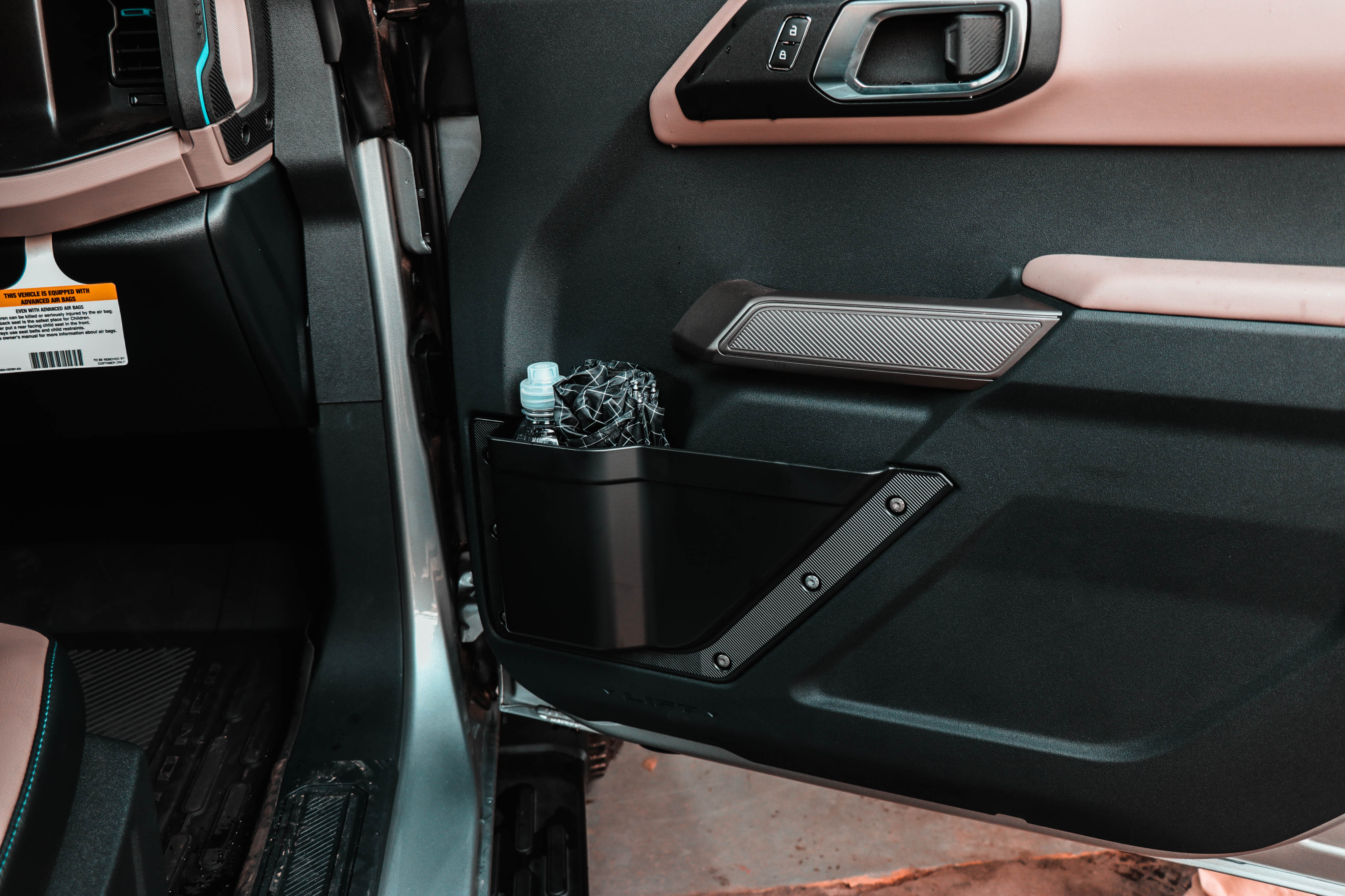 Gear side storage box/Front door storage box/Console left side storage ...